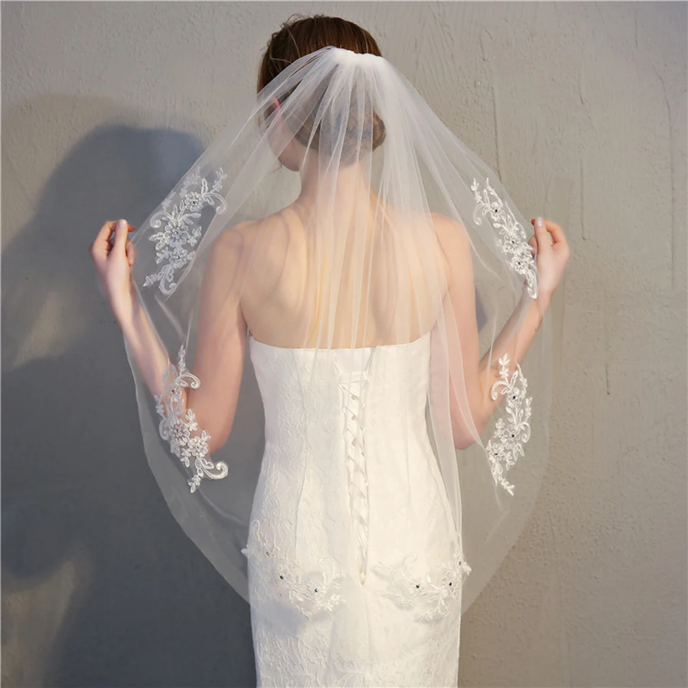 Simple and Elegent Crystal Beaded Short Bridal Veils with Lace ...