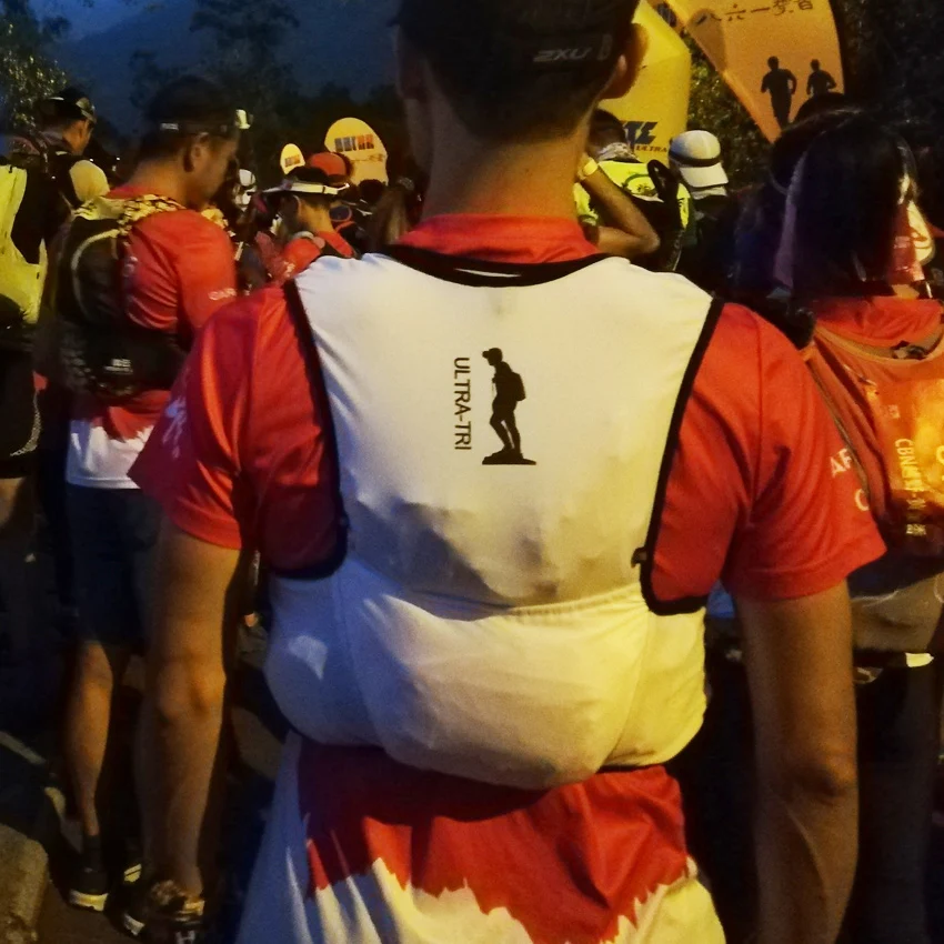 Mochila de corrida de hidratação de cor branca colete de corrida trilha ...