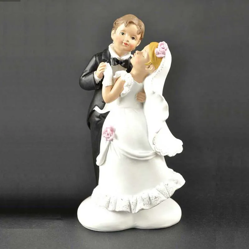 Retro And Nostalgic Romantic Dancing Groom Bride Marry Resin Figurine ...