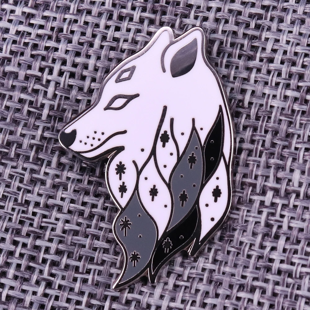 Nature wolf head pin badge купить в OCHA.RU