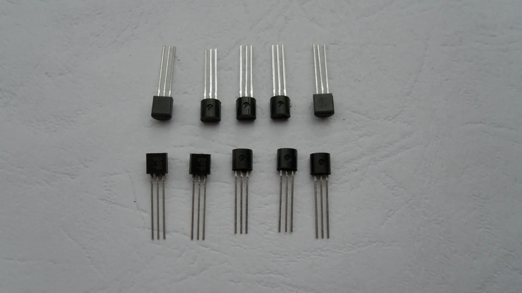 Transistor 78L05 NPN 78L, TO 92 120 pcs per Lot|lots uk|lot fishlot ...