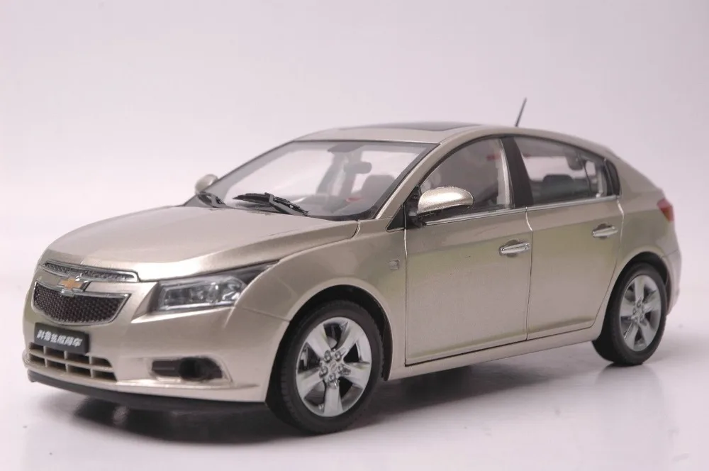 1:18 Diecast Model for Chevrolet Cruze 2012 Gold Hatchback Alloy Toy ...