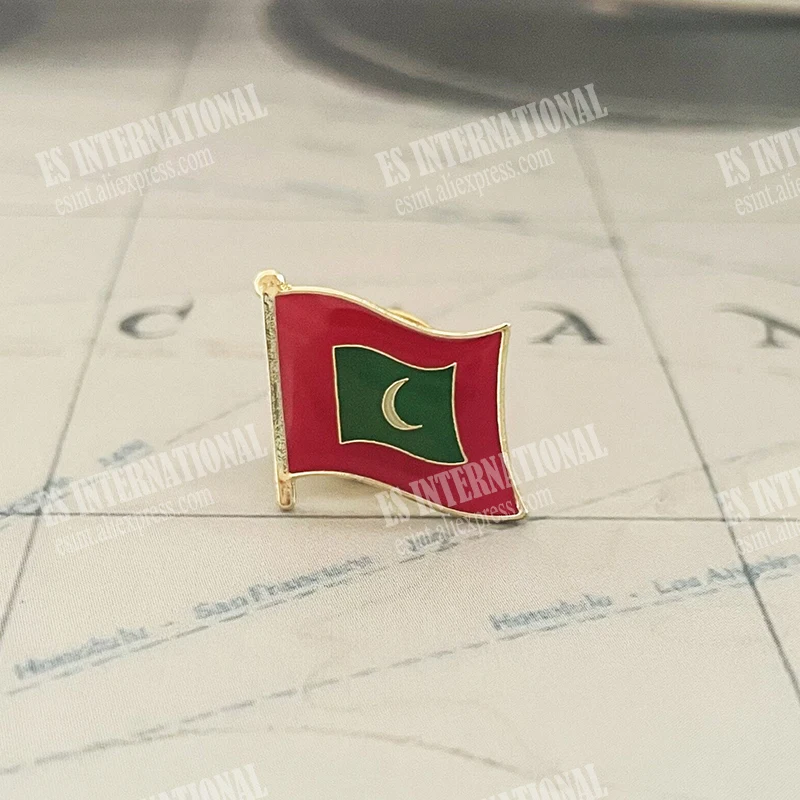 Maldives National Flag Lapel Pins Crystal Epoxy Metal Enamel Badge ...