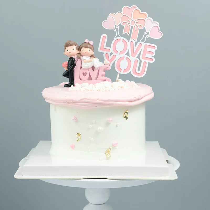 Cartoon wedding topper | Beachweddingtips.com