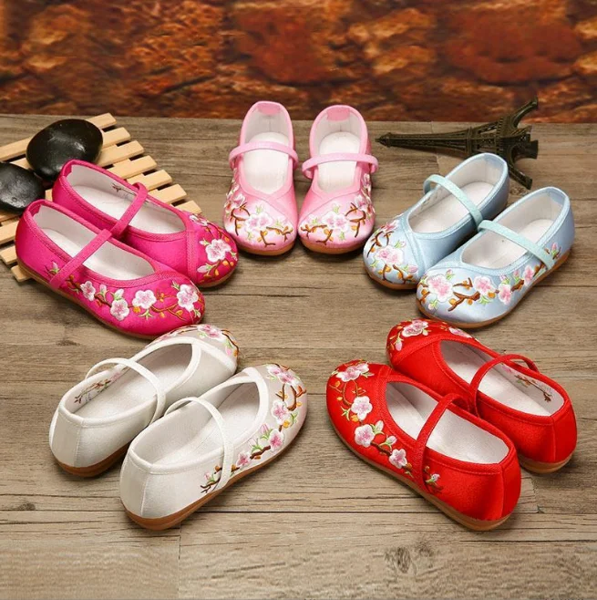 New-children-s-Chinese-traditional-shoes-girls-casual-shoes.png