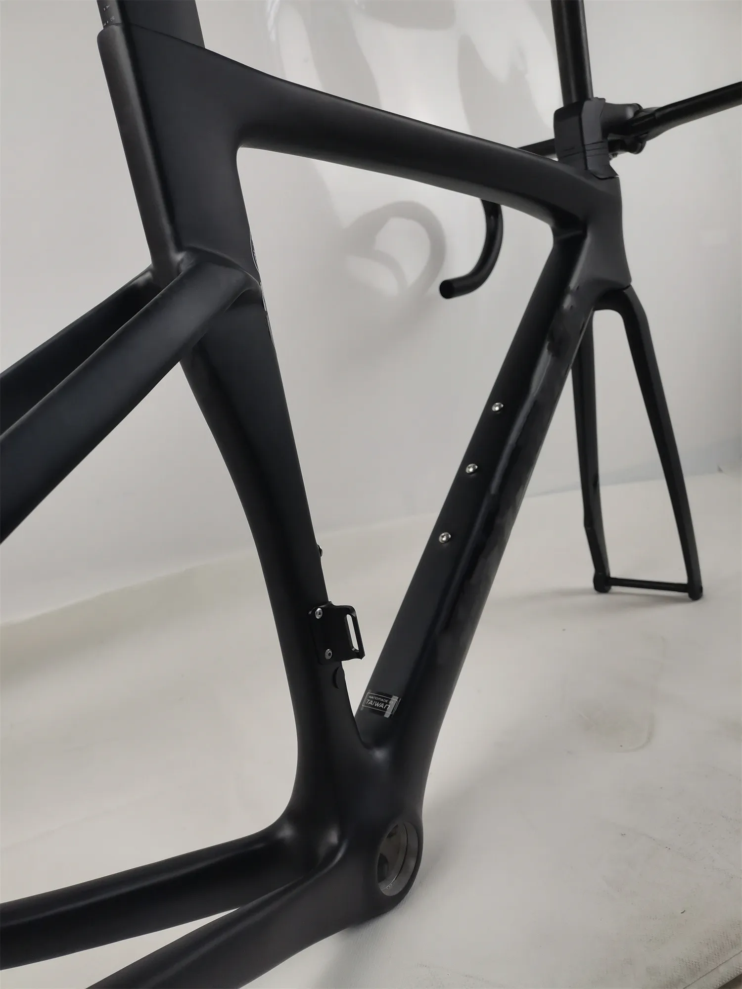 High quality carbon frame road bike BB30 bottom bracket suitable for ...