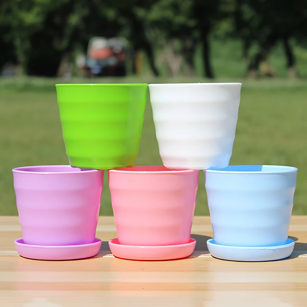 La couleur verte Pot de fleurs en plastique coloré avec plateaux, Mini ...