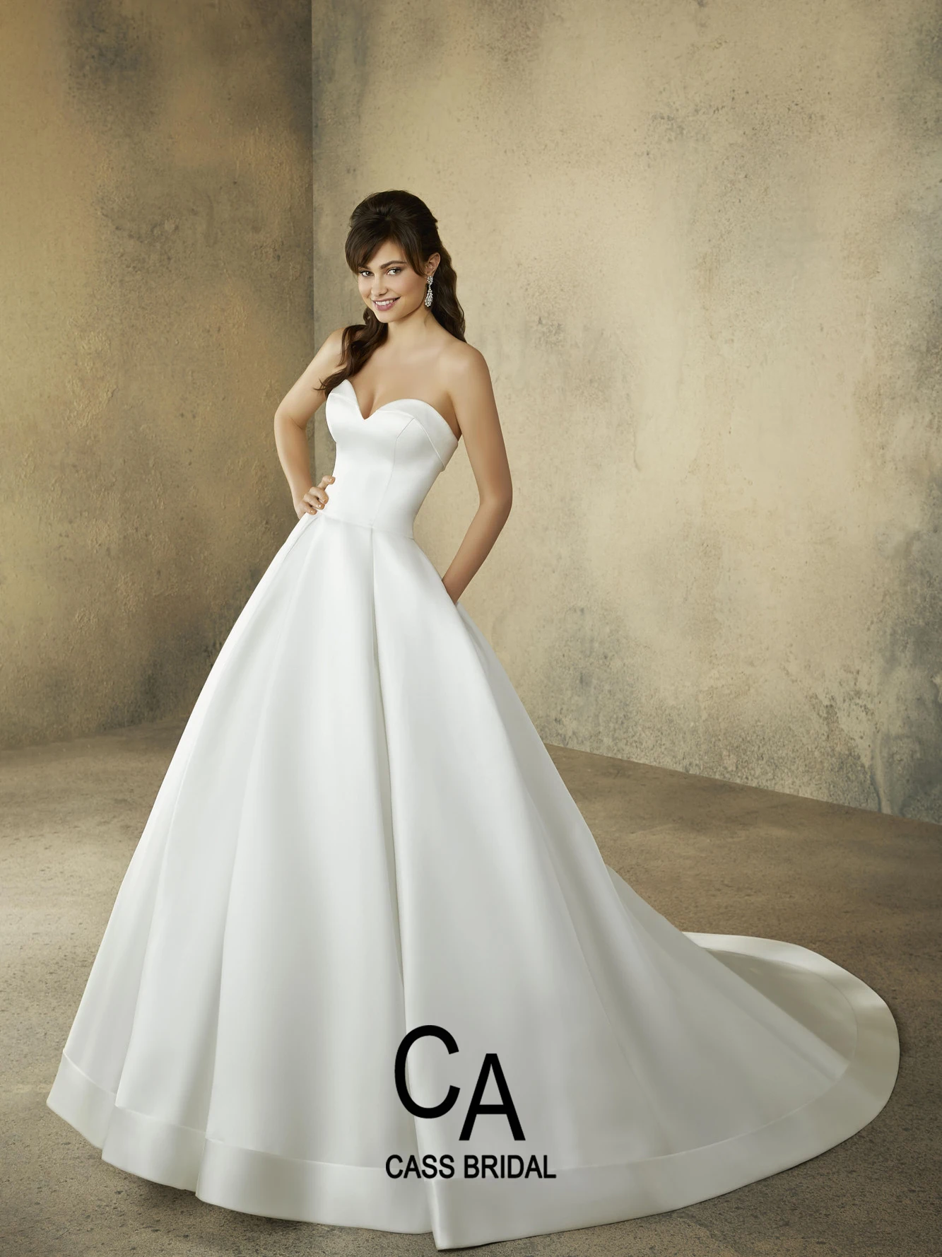 Ivory sleeveless satin wedding dress Sweetheart Basque waist classic ...