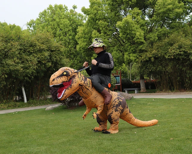 Pripučiamas T-Rex dinozauro kostiumas – vakarėliams ir Helovinui – Grizk.lt