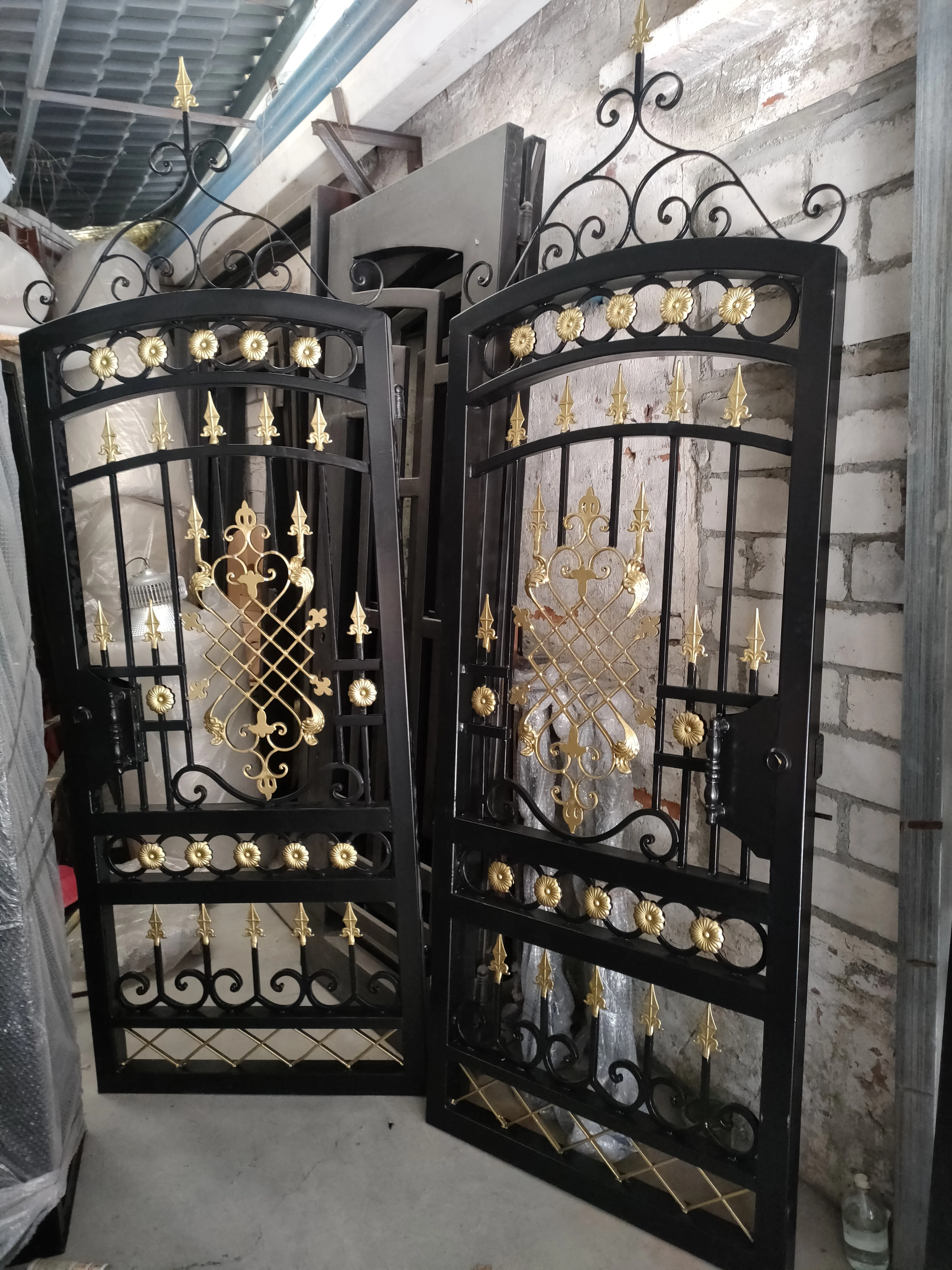Double Metal Gate Designs