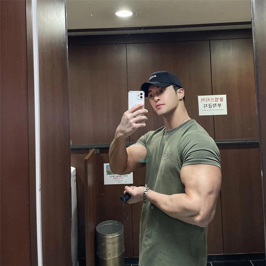 남성용 여름 코튼 캐주얼 티셔츠 헬스장 운동 선수 피트니스 보디빌딩 근육 남성 짧은 슬림 핏 셔츠 패션 티 탑 의류티셔츠