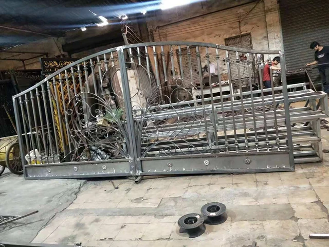 Modern Gate Designs With Polycarbonate