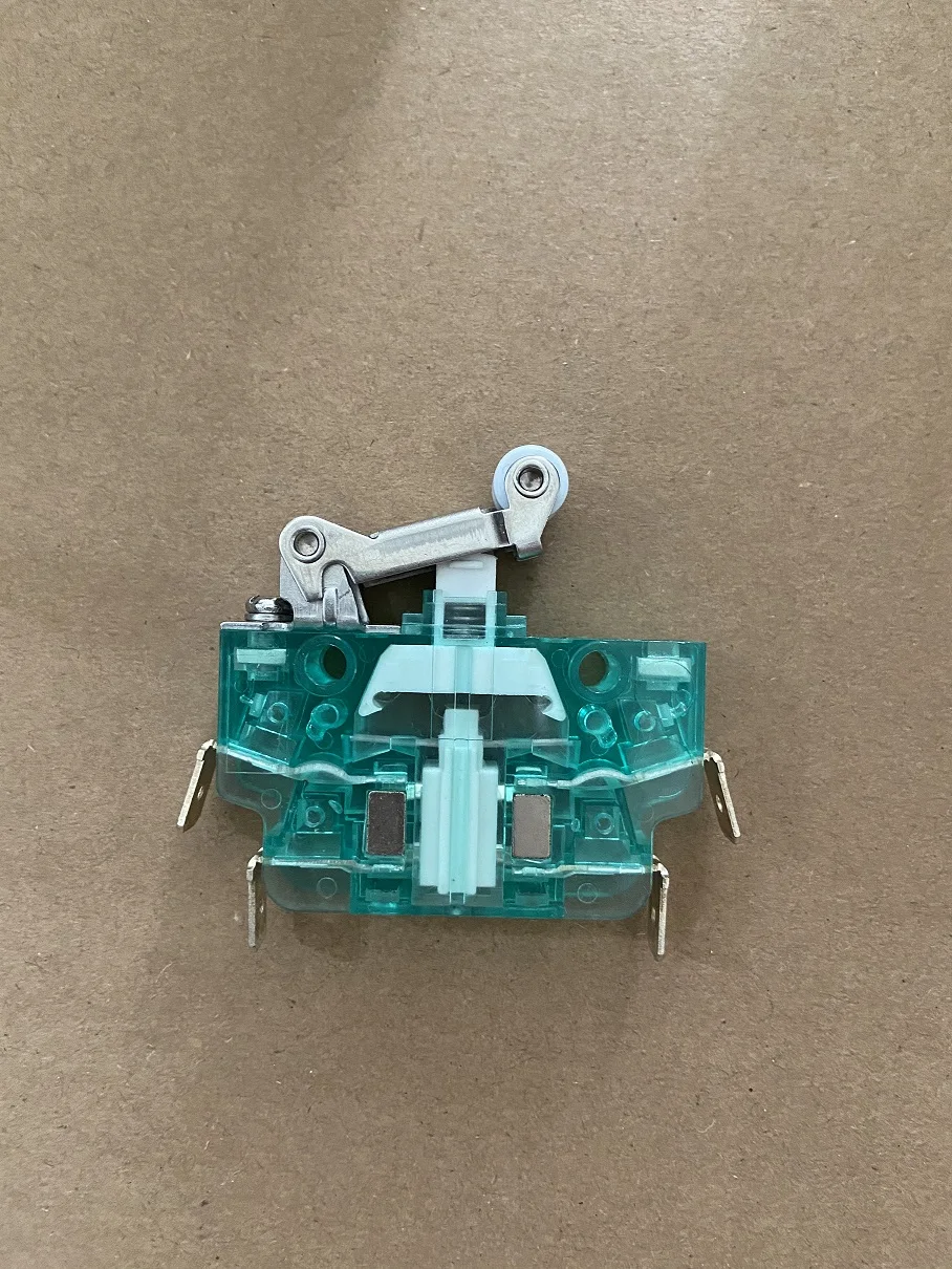 S826-e24-Snap-Action-Limit-Switch-NO-NC-Contacts.jpg