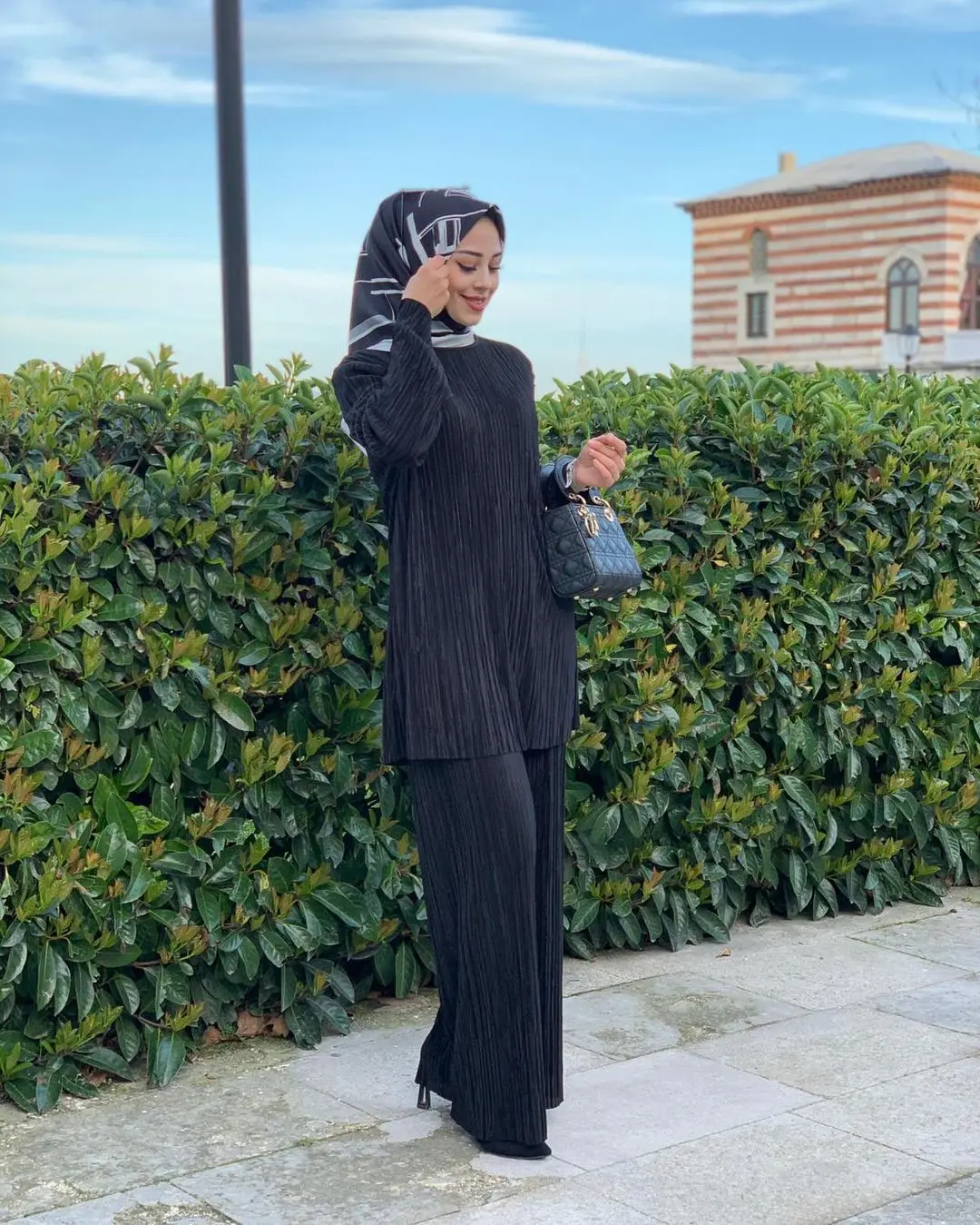 Qatari Women Clothing