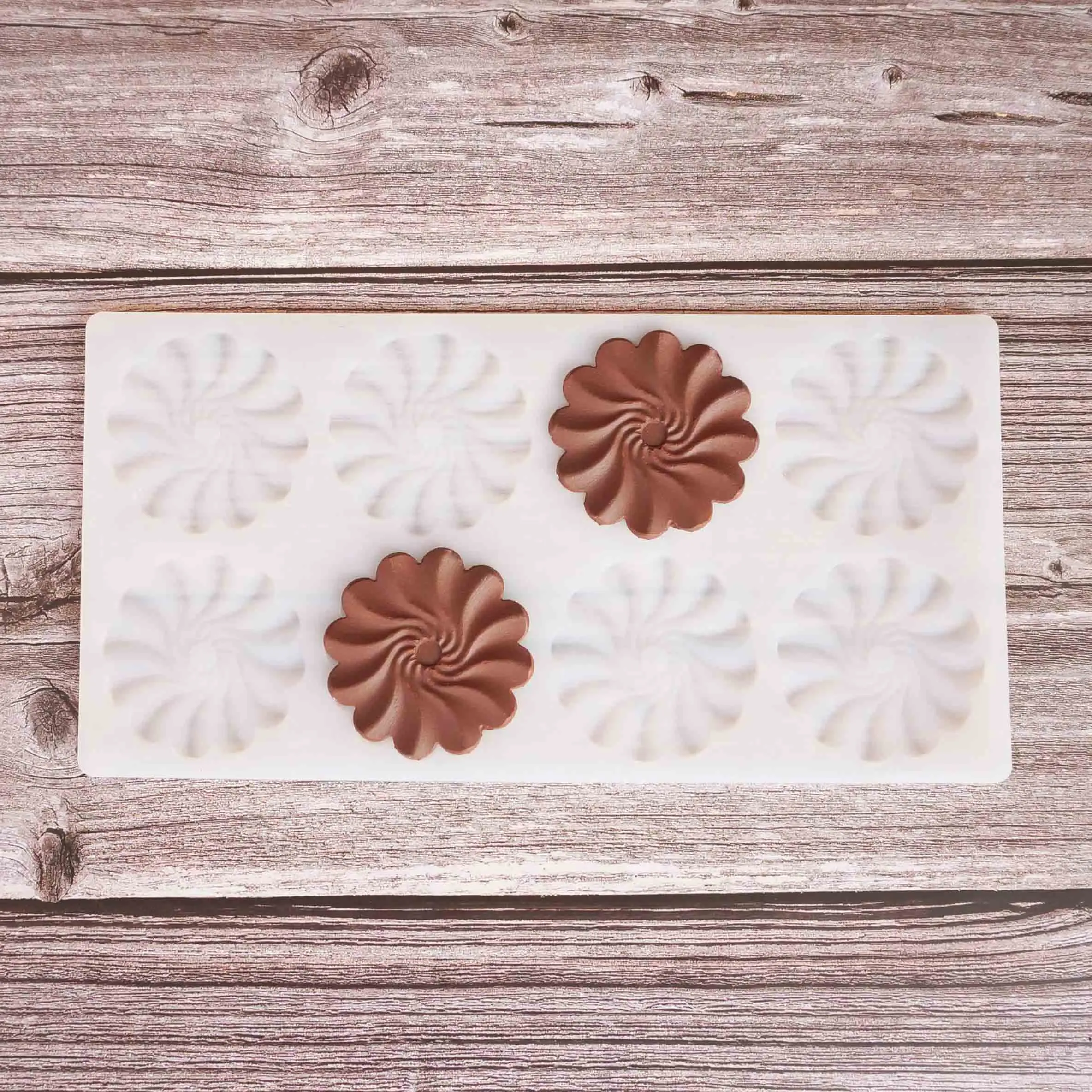 Ruffled Flower Shape Chocolate Stencil Cake Decorating Silicone Mold ...