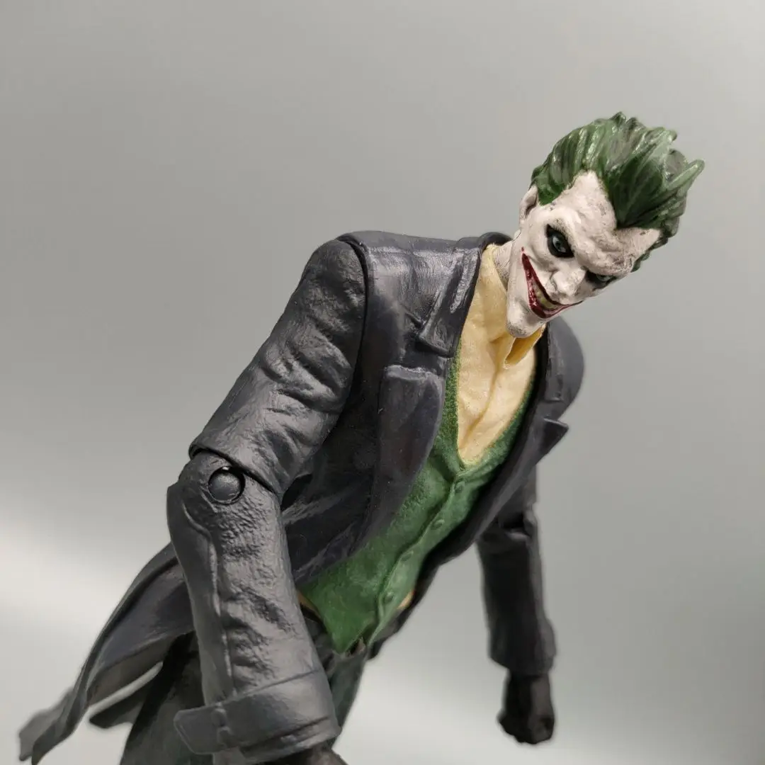 Joker Arkham Origins Figure