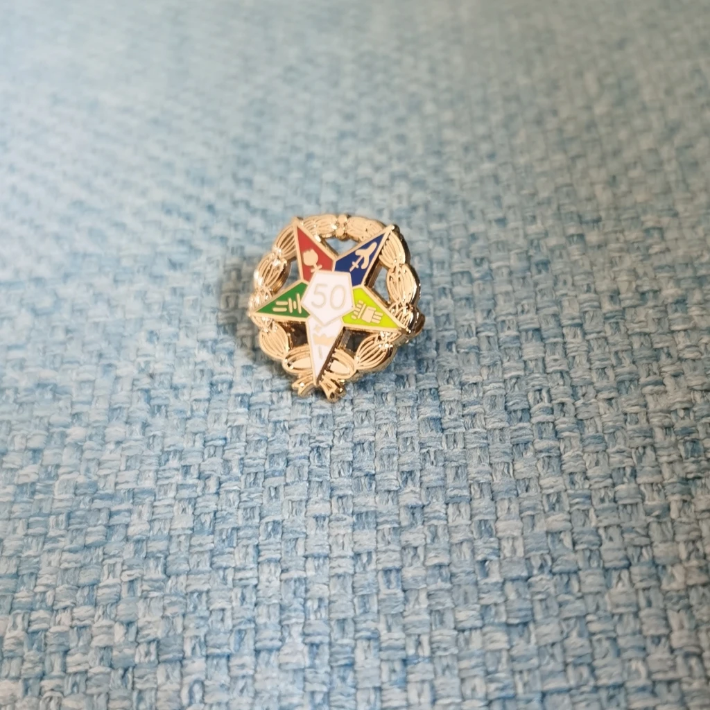 FREE-SHIPPING-Eastern-Star-50-Year-Service-Pin-With-Wreath.jpg