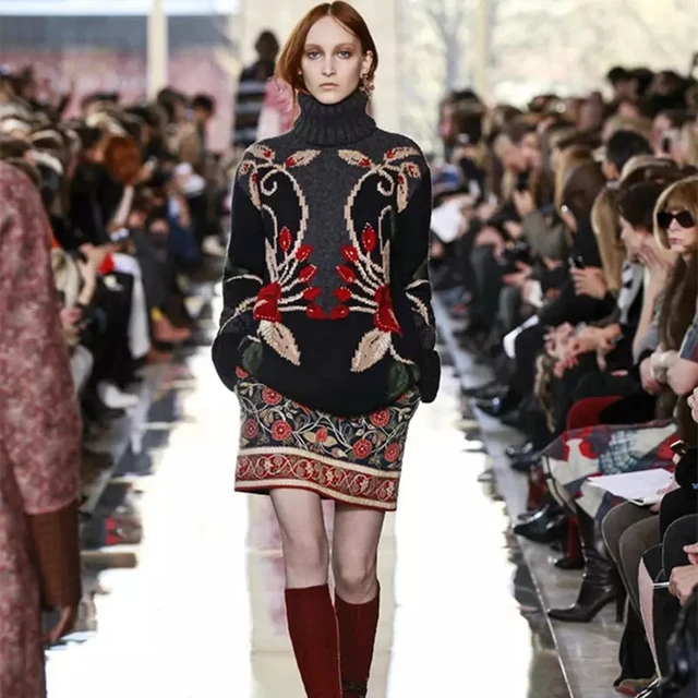 Turtleneck Collar Runway