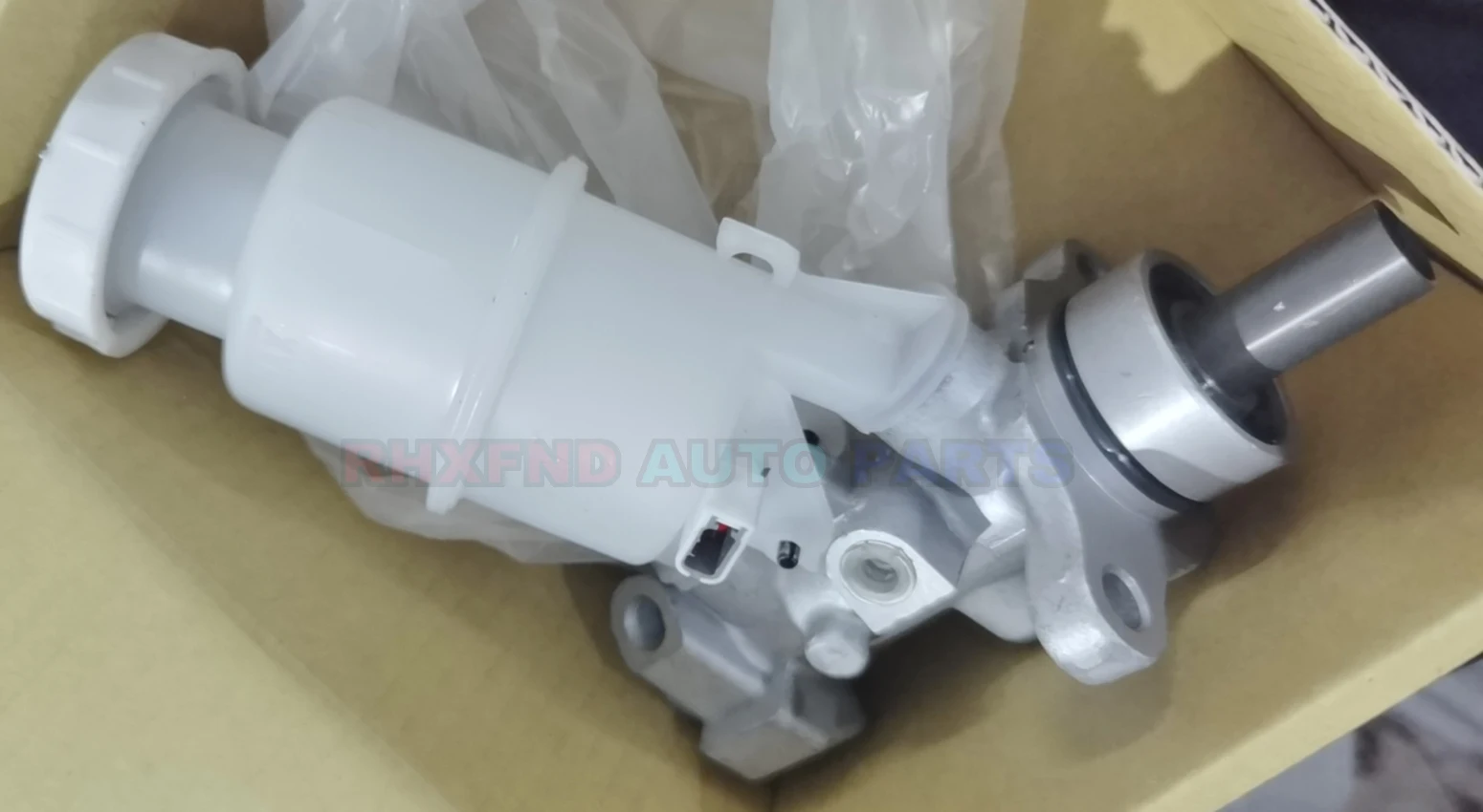 MR370247 de freno bomba de cilindro principal para Mitsubishi Pajero ...