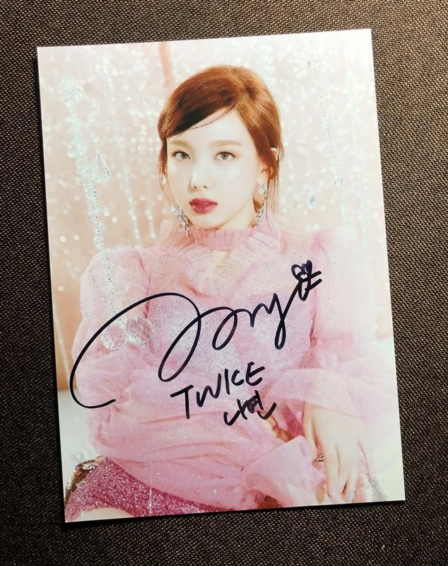 Lim-Na-Yeon-photo-d-dicac-e-signature-la-main-donnant-une-sensation-sp ...