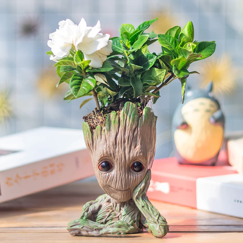 Grut Gives Flower