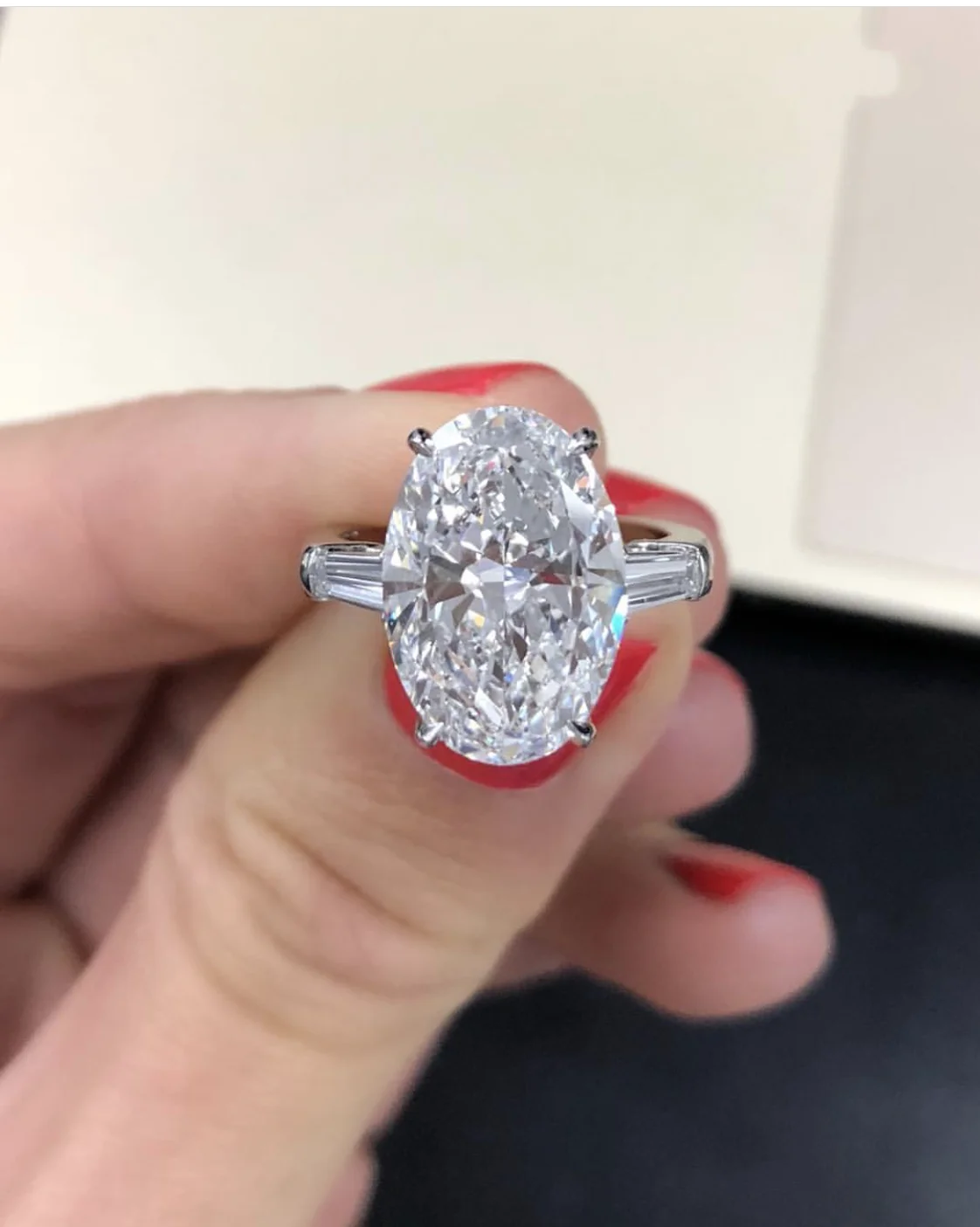 Venta > anillos de compromiso ovalados > en stock