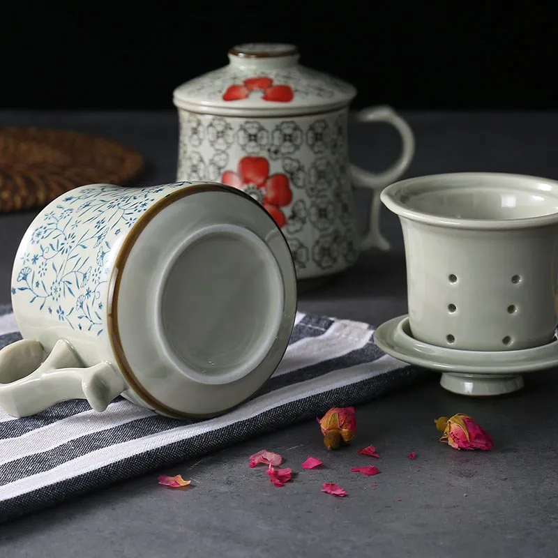 Tasse à thé en porcelaine peinte à la main avec couvercle et filtre ...
