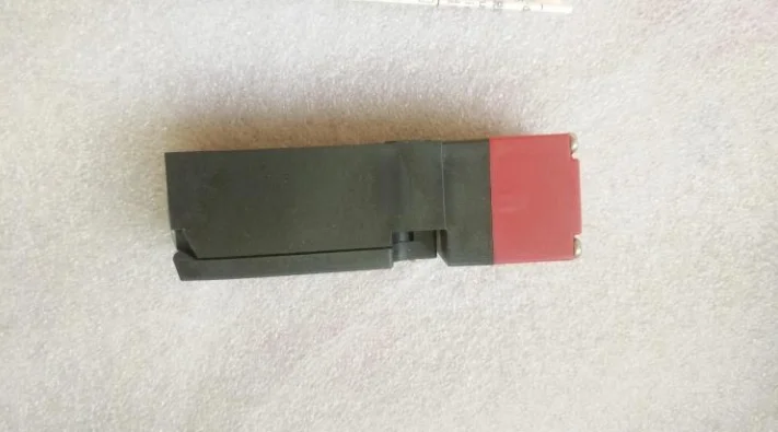 Interruptor De Puerta Omron D4ns 2cf Sj D4ns2cfsj 1 Uds Nuevo