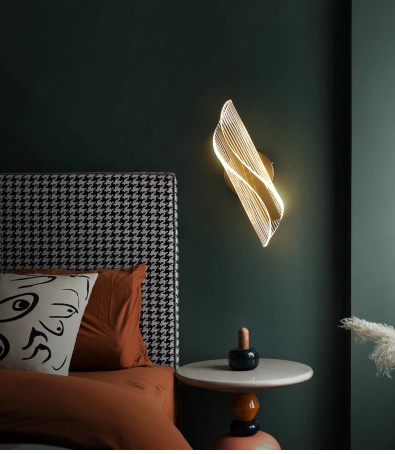 Curl Wall Lamp