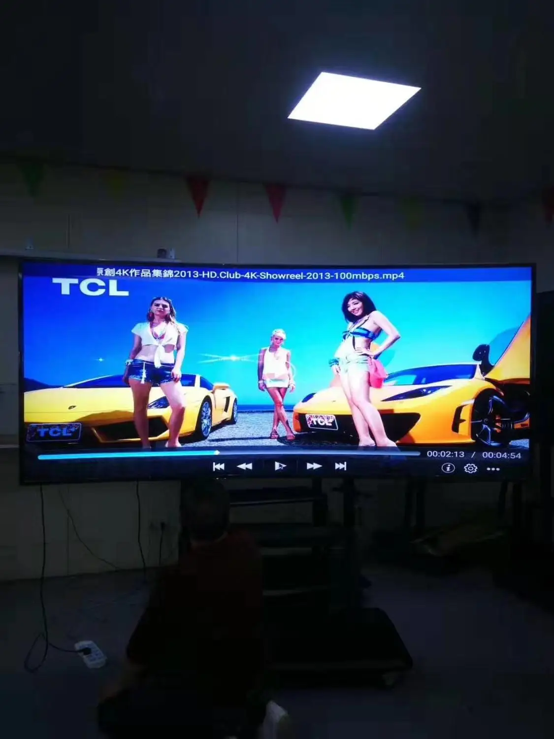 Pantalla de monitor grande curvada o plana de 100 pulgadas y TV led ...