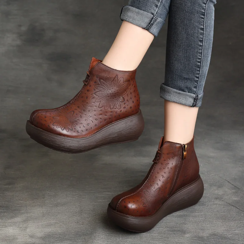 Женские ботильоны из натуральной кожи с вышивкой; обувь на танкетке на ...