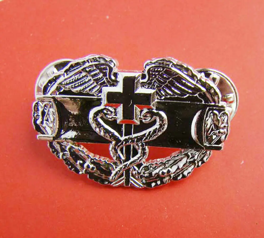 US-Army-Combat-Medical-Badge-Pin-Military-5605101.jpg