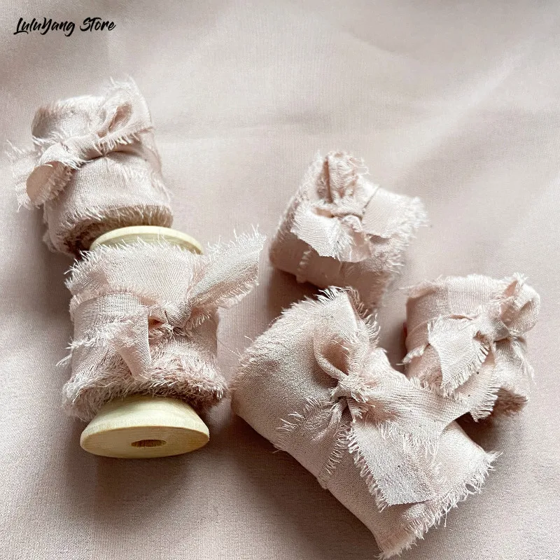 Paper Frayed Ribbon retro fabric NOS Black with all over floral ...