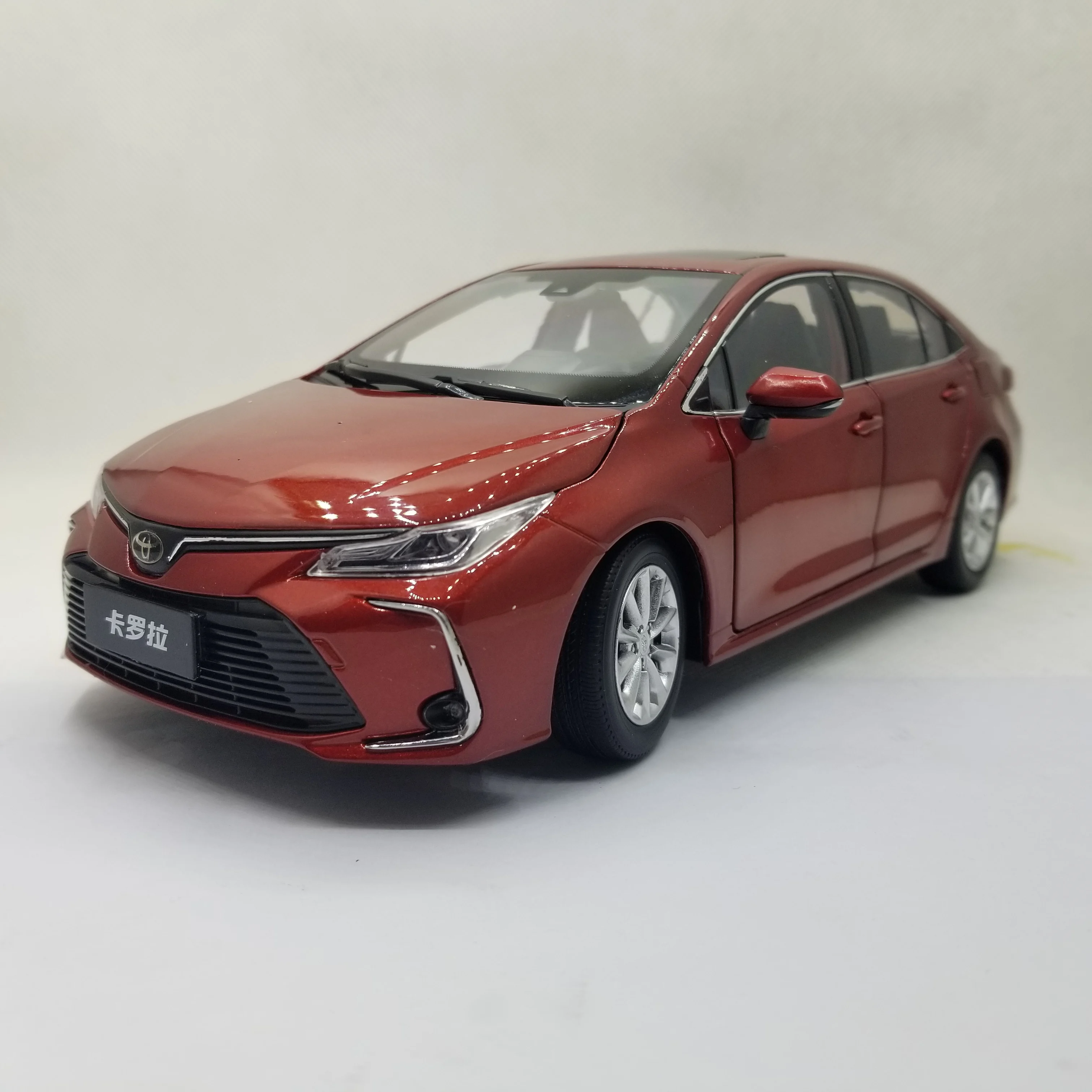 1-18-Diecast-Model-for-Corolla-2019-Red-Sedan-Alloy-Toy-Car-Miniature ...