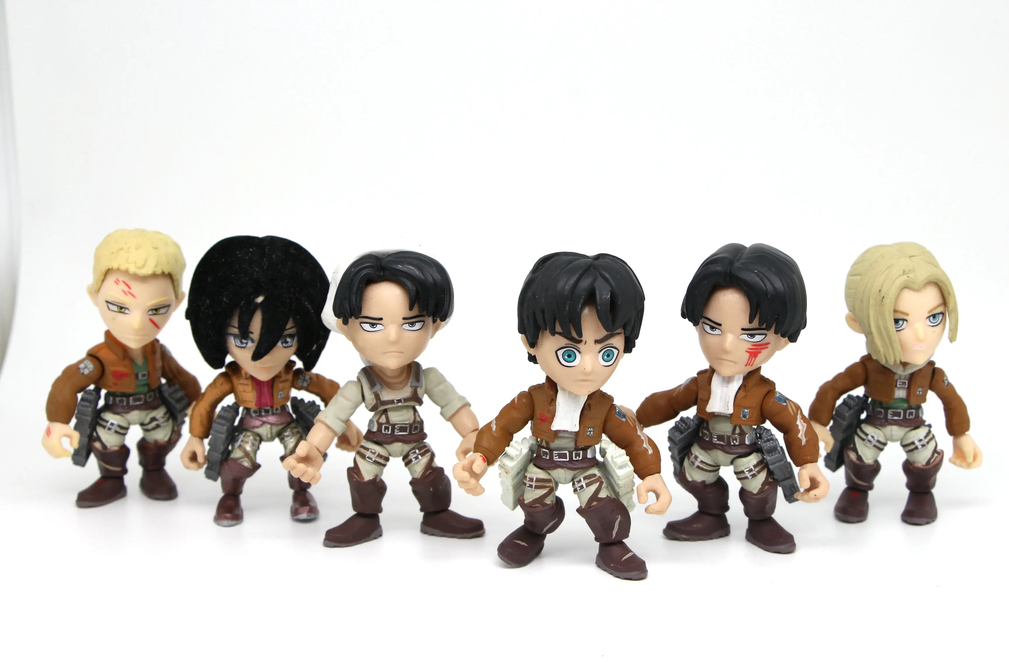 Attack-on-Titan-Reiner-Braun-3-Captain-Levi-Vinyl-Action-Figure-loose.jpg