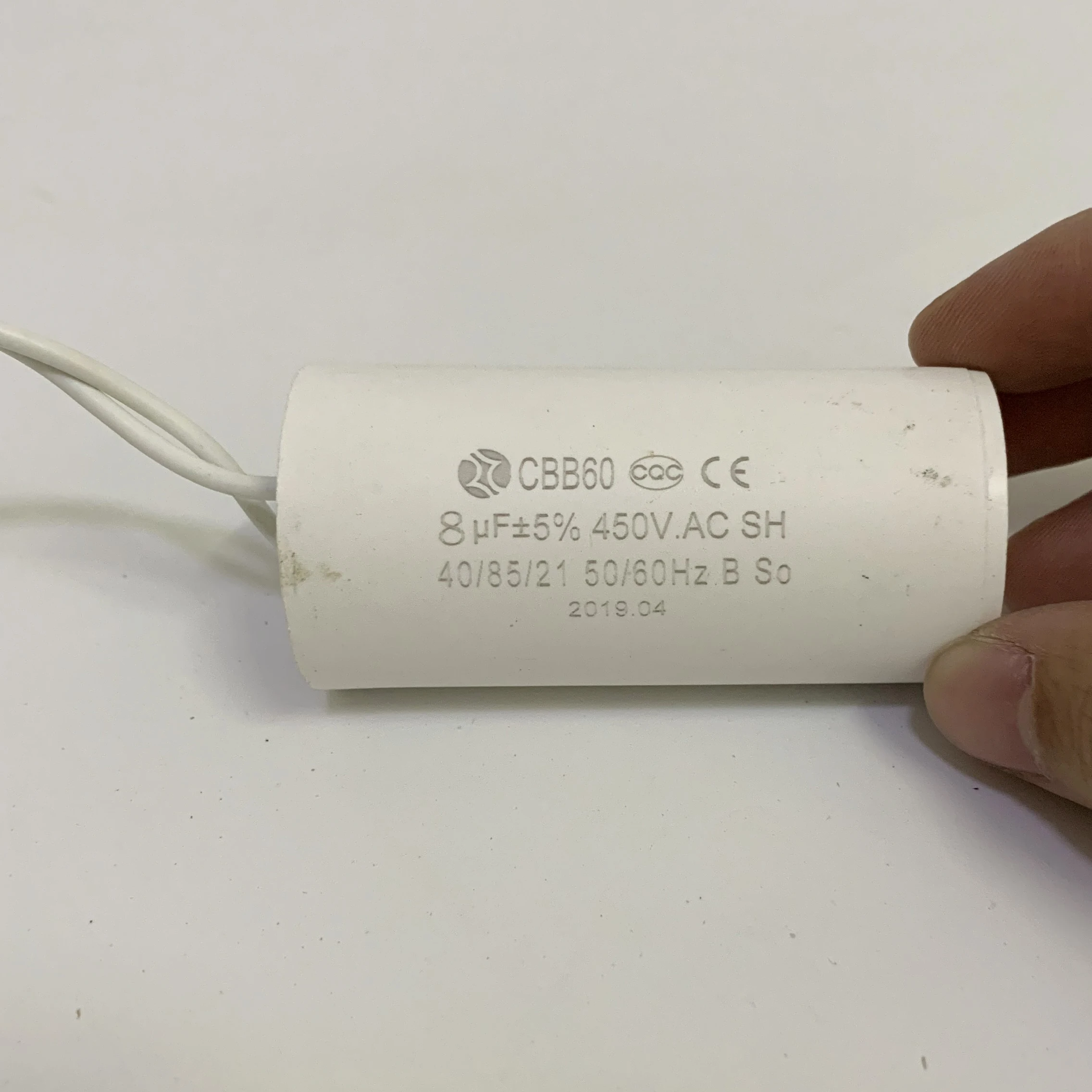 8uf,450V,AC50/60Hz,10/70/21, dos cables, condensador cilíndrico.