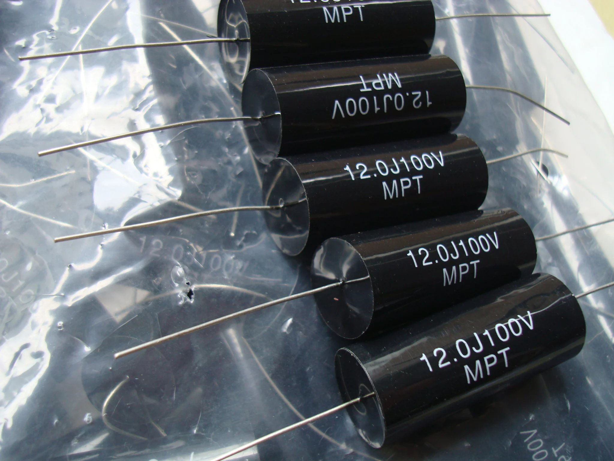 1pcs-1lot-Bennic-Bennick-OEM-100V-12uf-MPT-frequency-divider-Promise ...