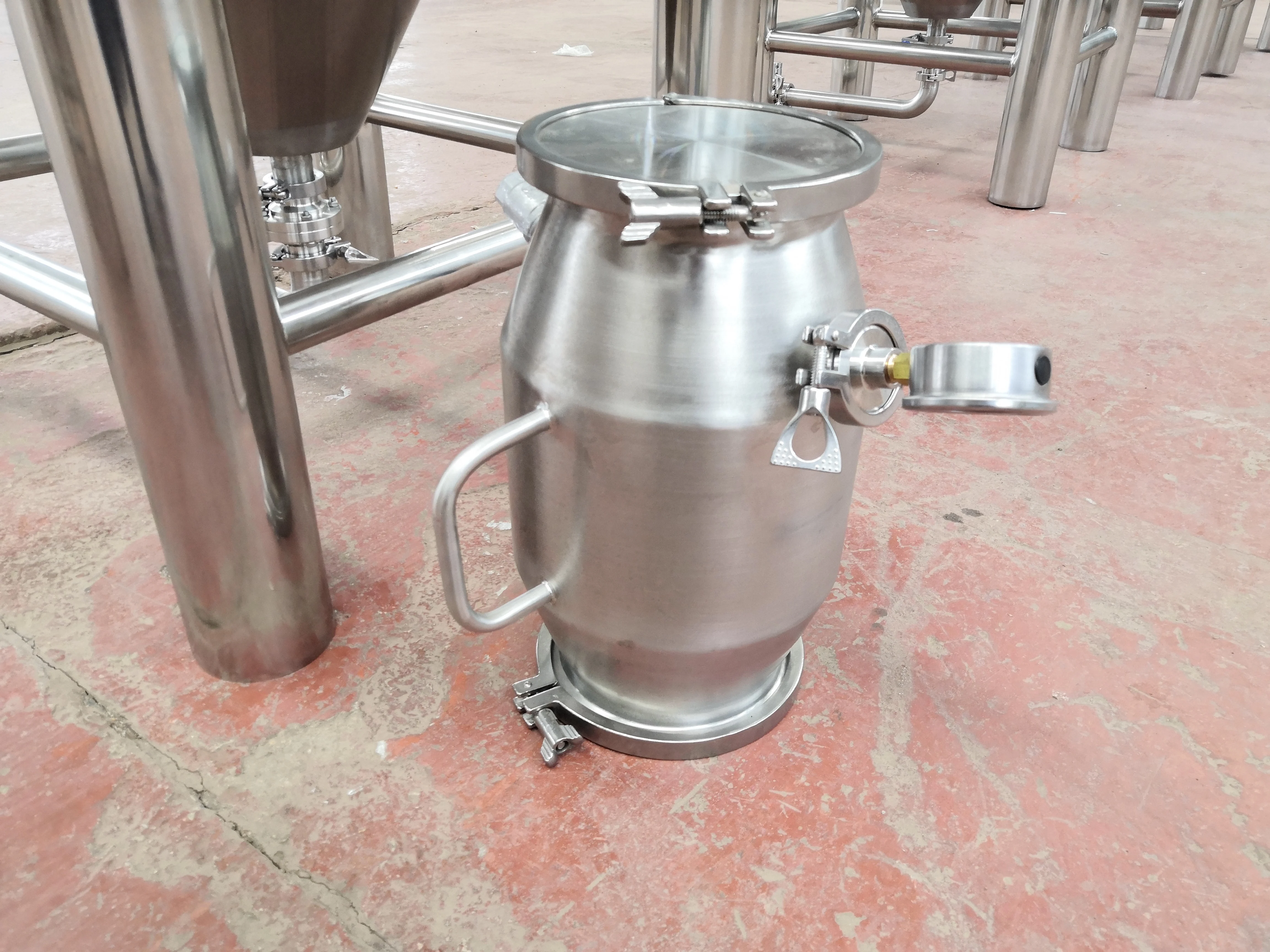 Hops-Adding-Device-For-Beer-Fermentation-Tank.jpg