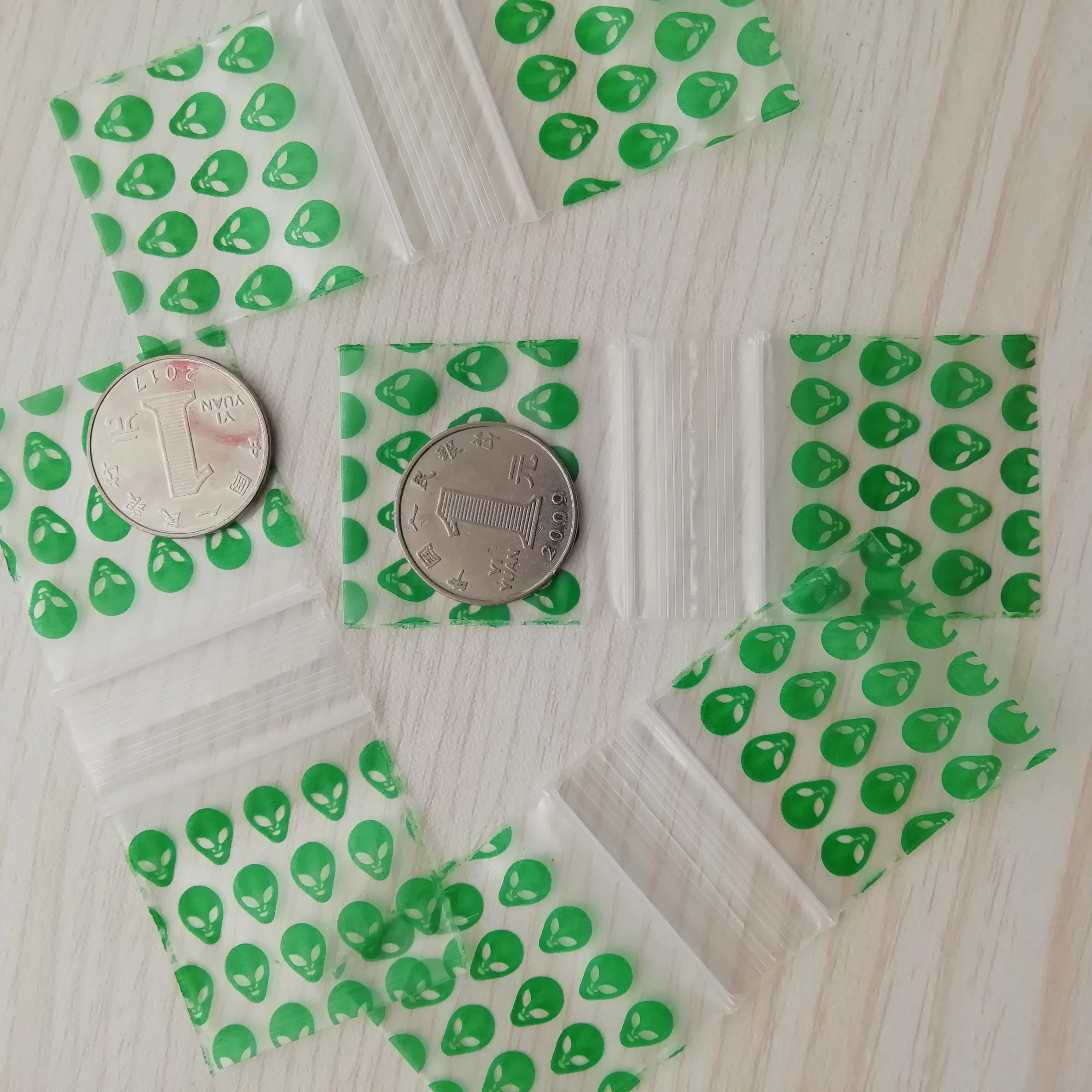 1515-Ziplock-Bags-100-Baggies-Alien-Print-Bags-1-5-X1-5-Resealable ...