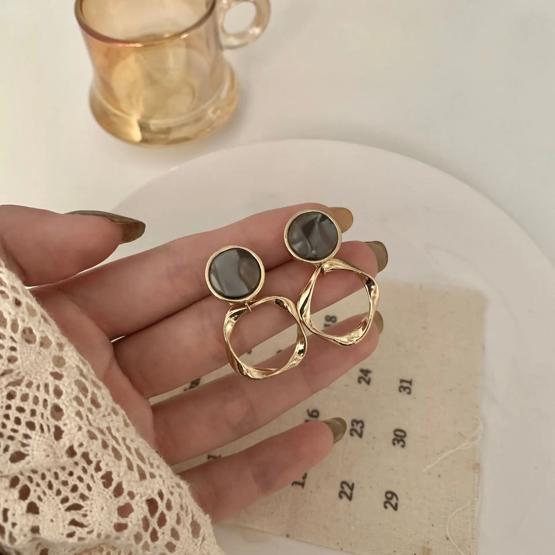 Fashion Retro Geometric Round Clip On Earrings Temperament Simple Small ...