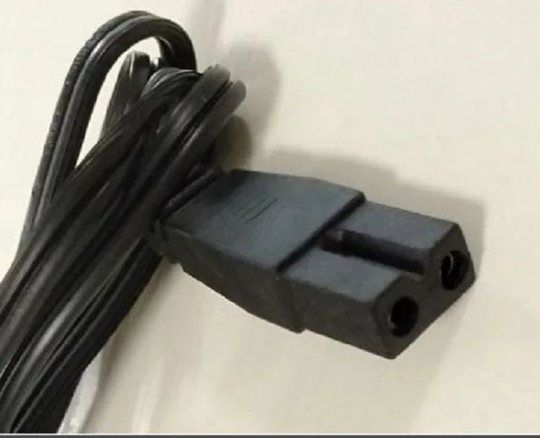 Enchufe-IEC-C8-con-conector-de-cables.jpg