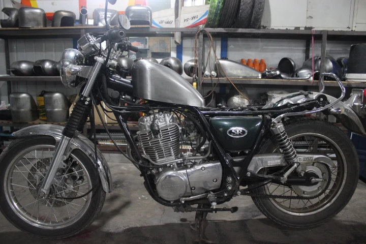 Sr400 Bobber ราคา | Reviewmotors.co