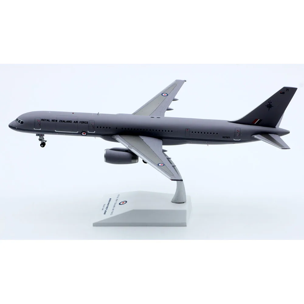 Royal New Zealand Air Force B757-200 NZ7571 1:200 Scale JC