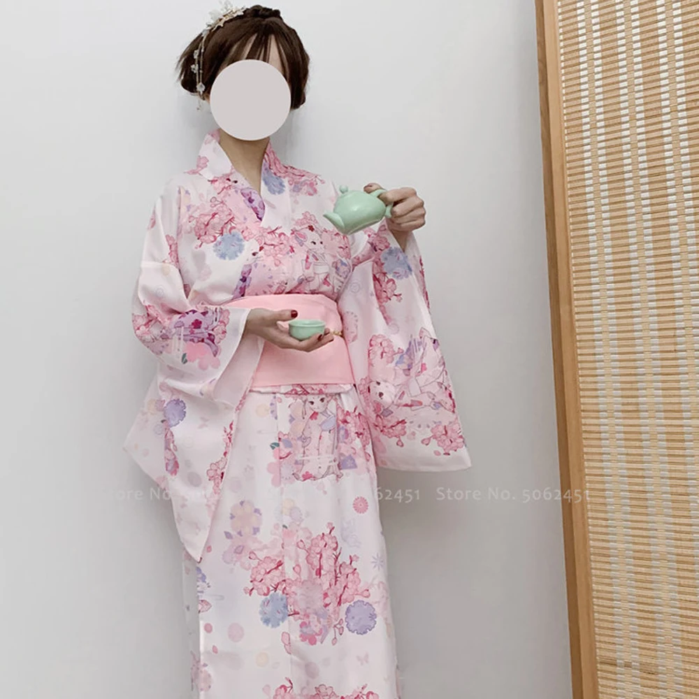 ผู้หญิง Elegant Kimono สไตล์ญี่ปุ่นแบบดั้งเดิม Sakura พิมพ์ Yukata ชุด ...
