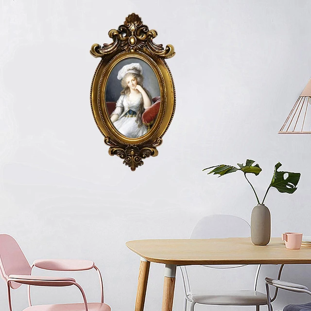 Antique Oval Frame Design