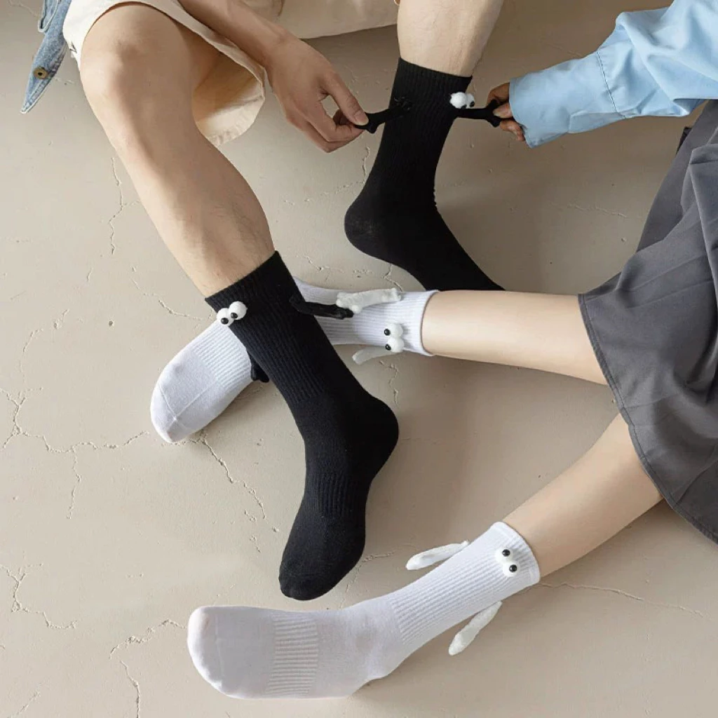 2pair-Creative-Magnetic-Holding-Hands-Socks-Unisex-Mid-Tube-Socks-Short ...