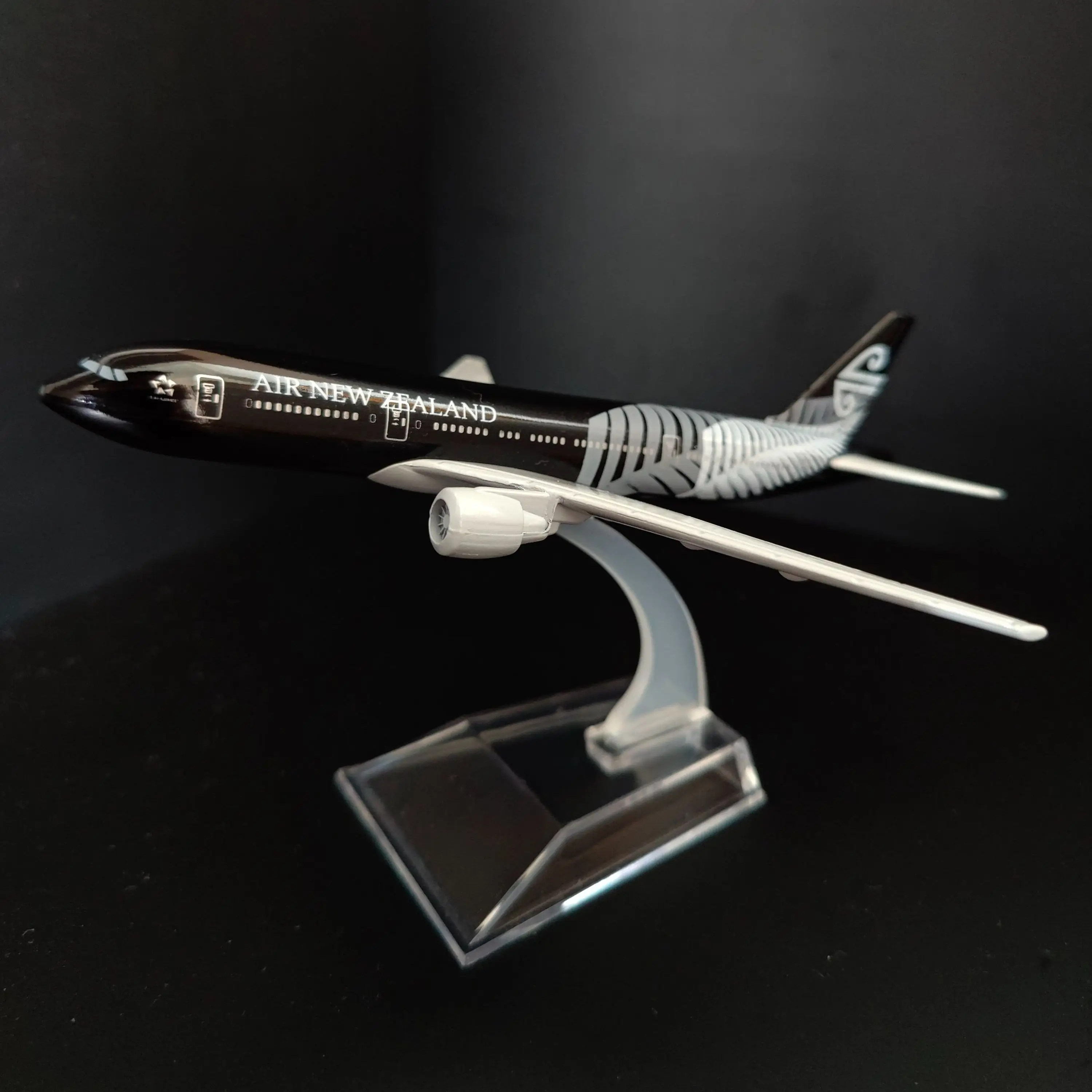 Scale-1-400-Metal-Aircraft-Replica-15cm-New-Zealand-B777-Airlines ...