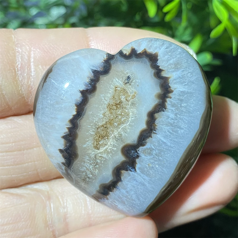 Black-Agate-Natural-Stone-And-Crystal-Geode-Mineral-Heart-Specimen-Polished-Quartz-Palm-Home ...