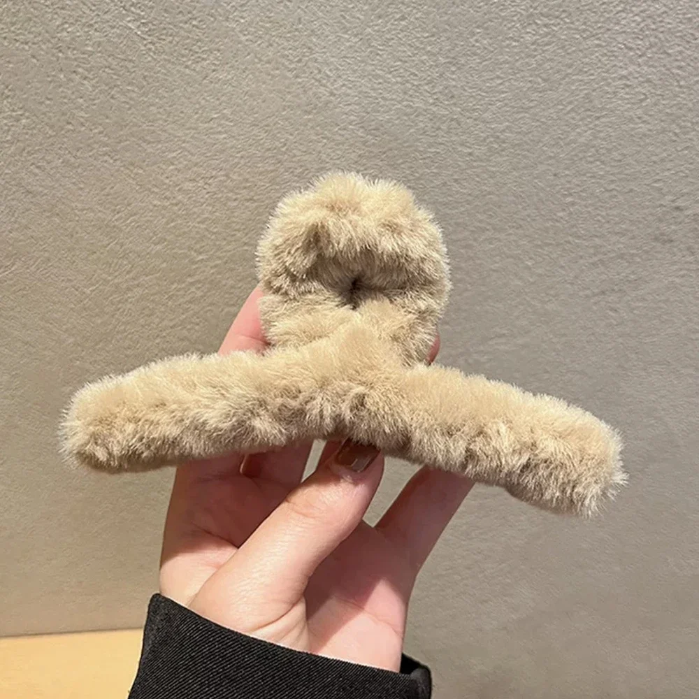 Winter Faux Fur Hair Claw for Women Elegant Acrylic Crab Barrette ...
