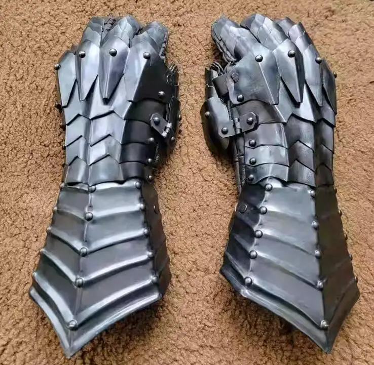 Medieval-Europe-Dark-Knight-Gloves-Iron-Hand-Armor.jpg